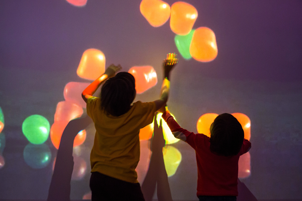 En avant-première, des photos de la salle multi-sensorielle interactive