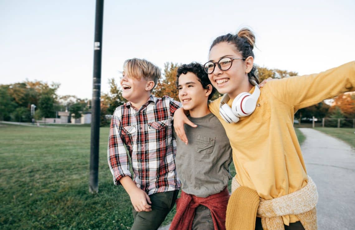 Comment l'aider à se faire des amis ? - Blog Hop'Toys
