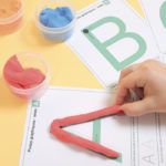 Activité : les émotions avec de la pâte à modeler - Blog Hop'Toys