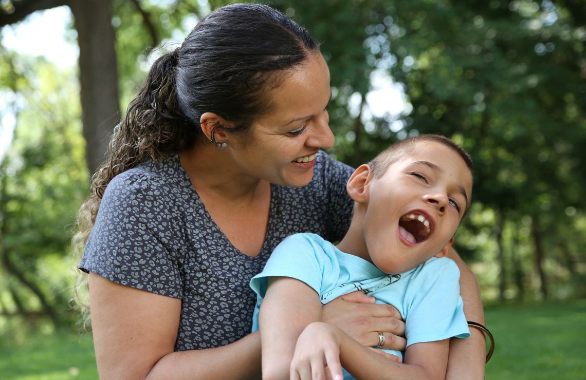 Chatouilles : pour ou contre ? - Blog Hop'Toys