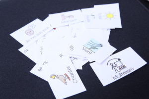 Jeunes enfants : communiquer avec les pictogrammes - Blog Hop'Toys