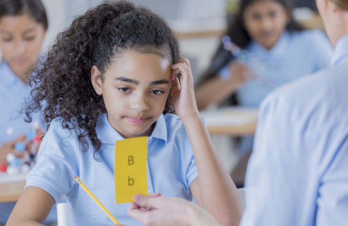 DYS : Mallette avec des outils adaptés pour l’école - Blog Hop'Toys