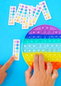 10 activités à faire avec un Jumbo pop it - Blog Hop'Toys
