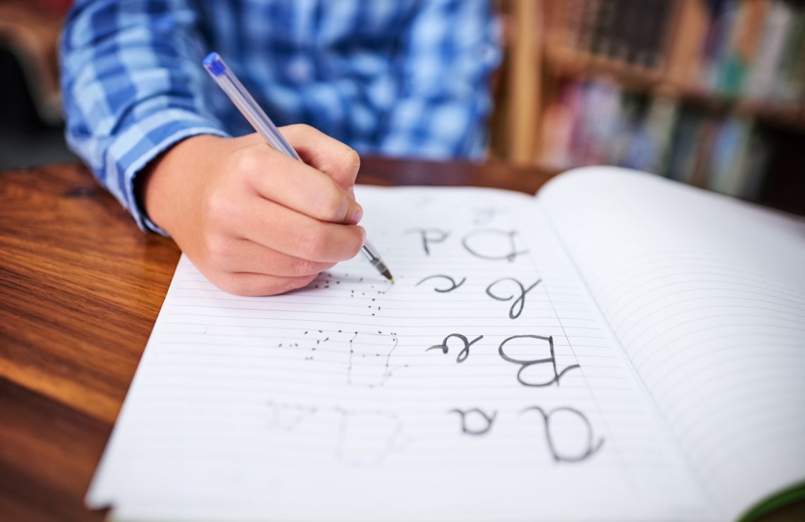 Écriture manuscrite : un apprentissage encore utile ? - Blog Hop'Toys
